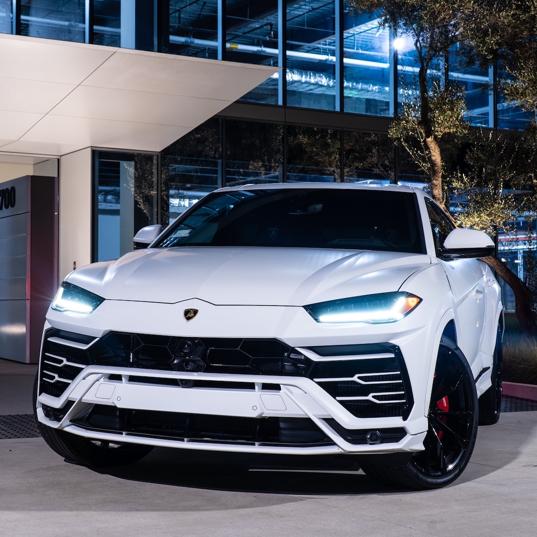 Lamborghini Urus Matte White 2022 Rental in Los Angeles